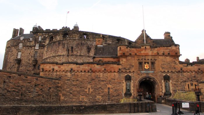 Edinburgh: Wind and Whisky – Lotz in Translation