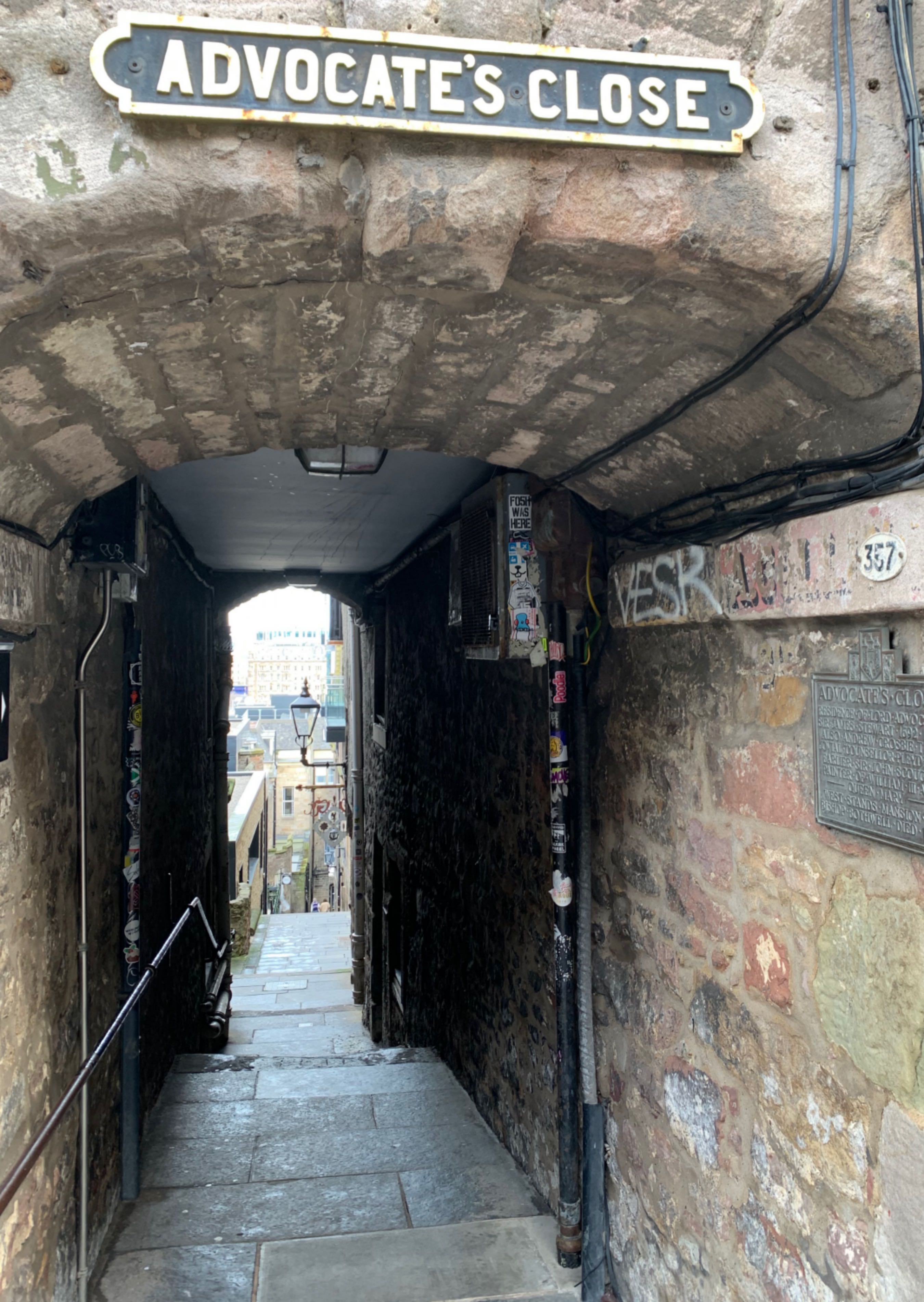 Edinburgh: Wind and Whisky – Lotz in Translation