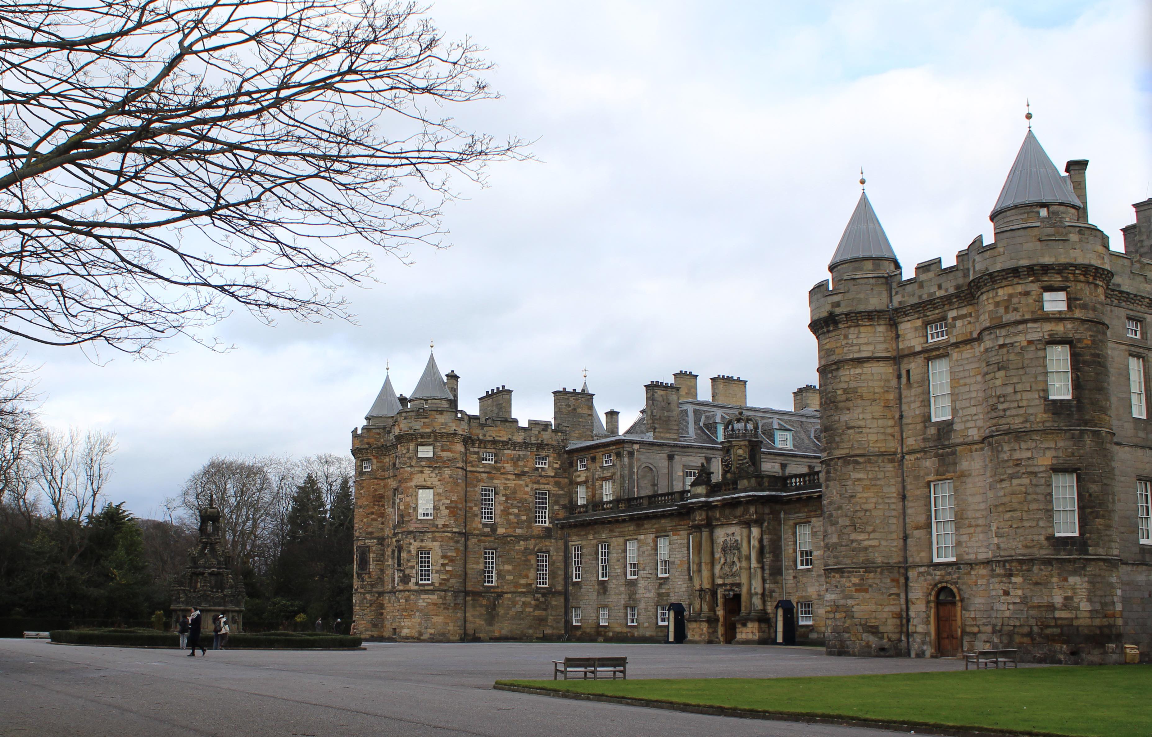 Edinburgh: Wind and Whisky – Lotz in Translation