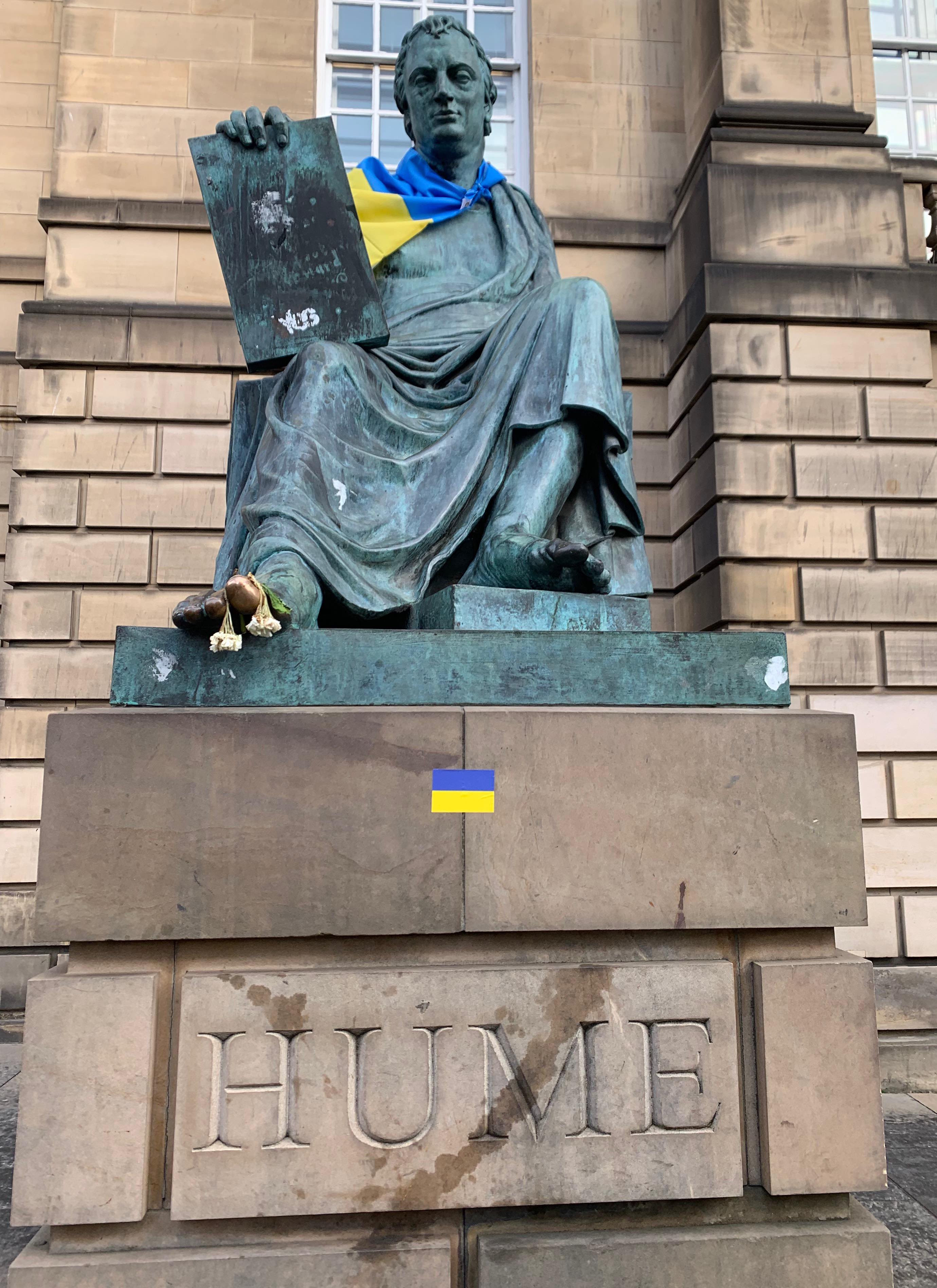 Edinburgh: Wind and Whisky – Lotz in Translation