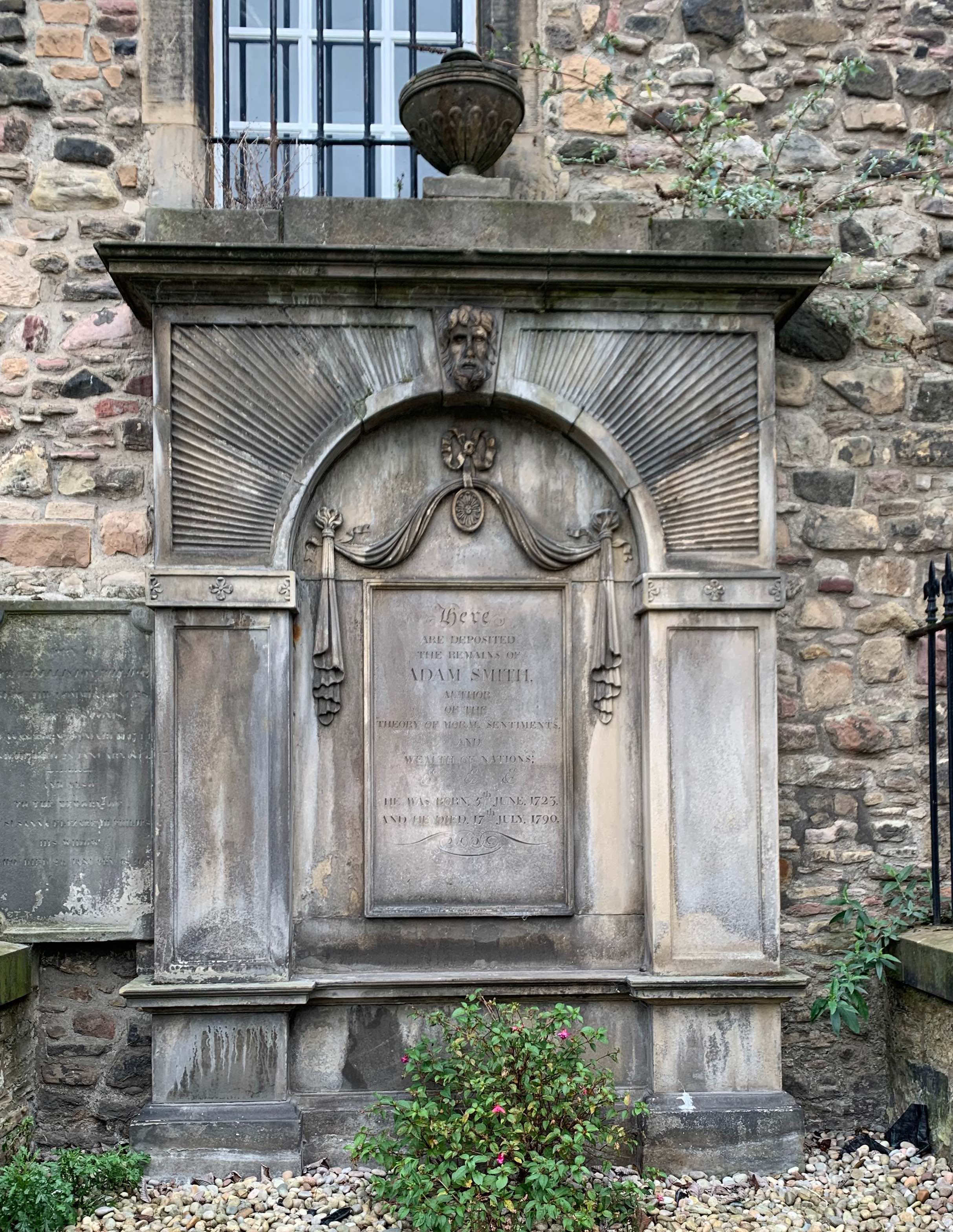 Edinburgh: Wind and Whisky – Lotz in Translation